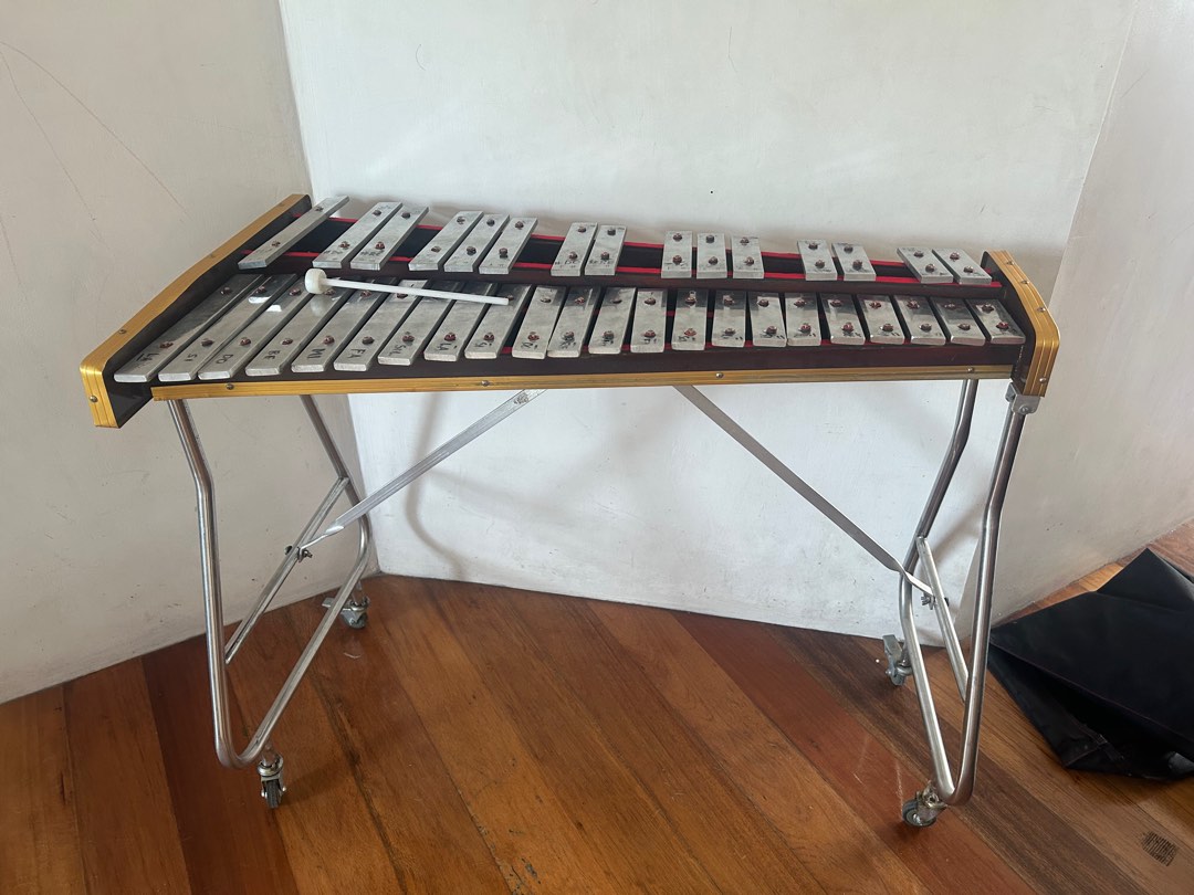 Table Lyre/Glockenspiel 37 Notes and 1 Mallet, Hobbies & Toys, Music ...