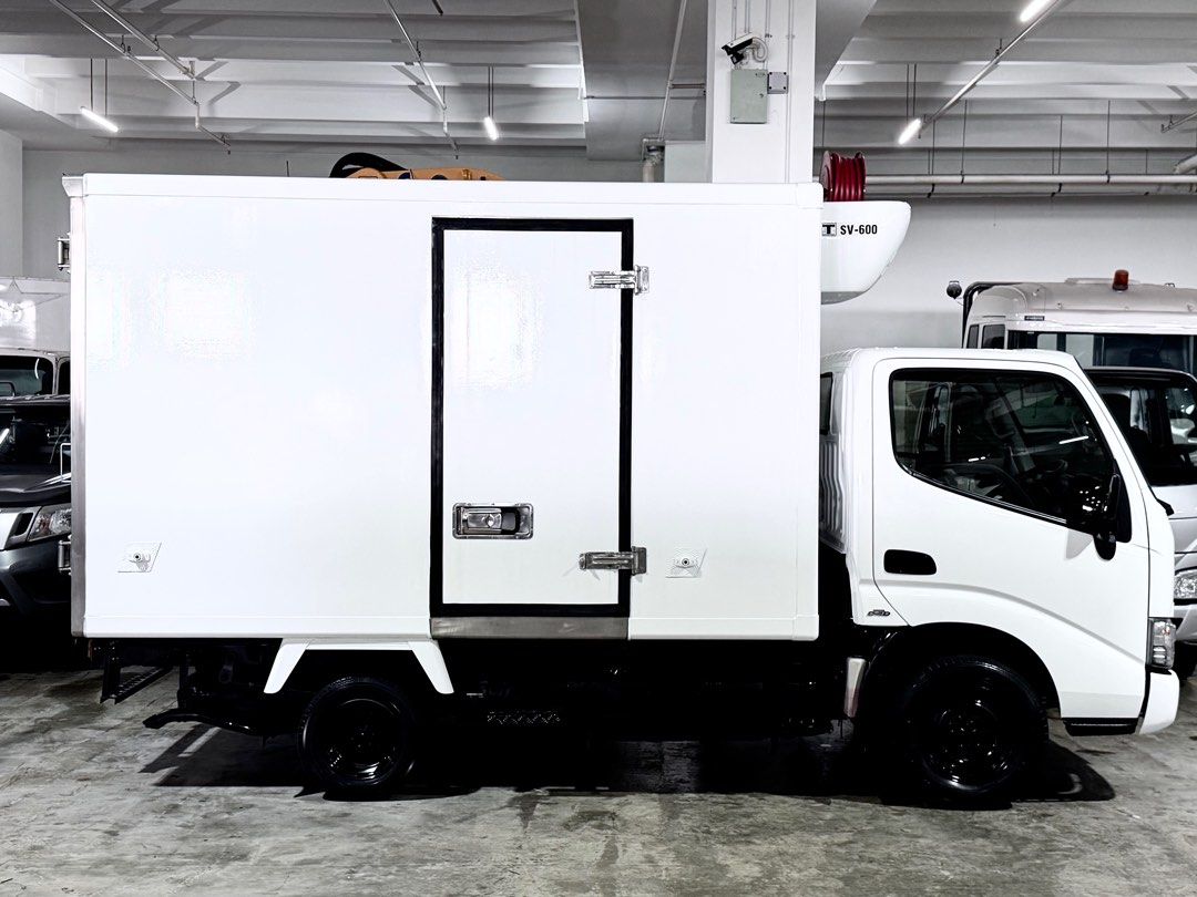 10FT HIGH FREEZER BOX THERMO KING MONZONE TOYOTA DYNA 150 MANUAL DIESEL ...