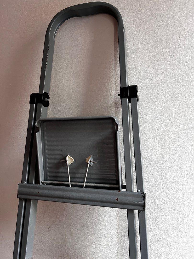 Aluminum Ladder - 6 Steps, Furniture & Home Living, Home Improvement ...