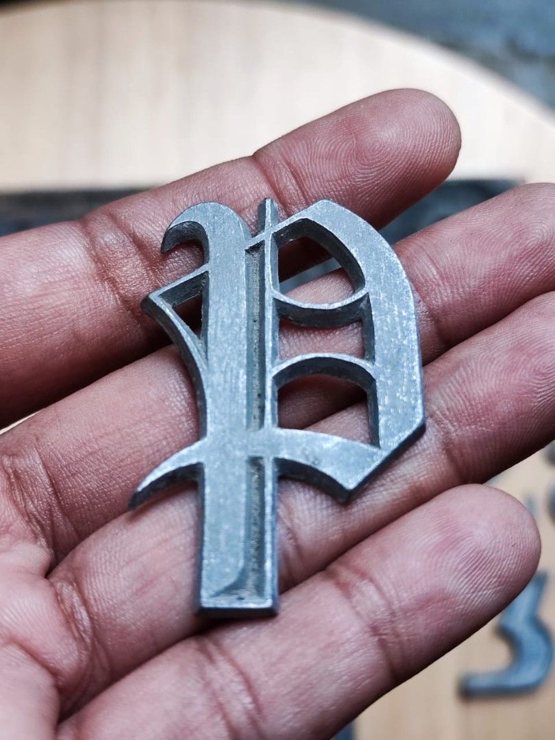 Borongan Huruf Besi Antik Sisa Stok Tukang Plang Nama Jadul, Antik ...