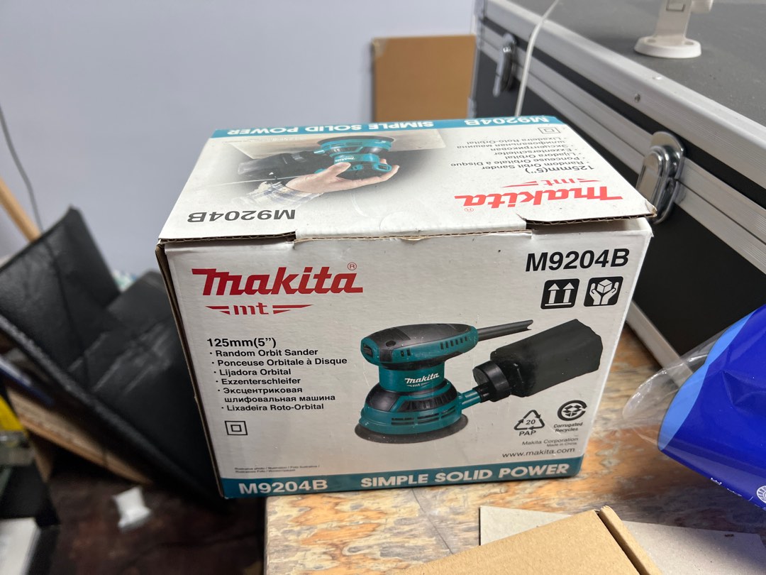 Makita牧田M9204B盤式砂光機傢具翻新砂光機圓砂, 家庭電器, 其他家庭電器 - Carousell