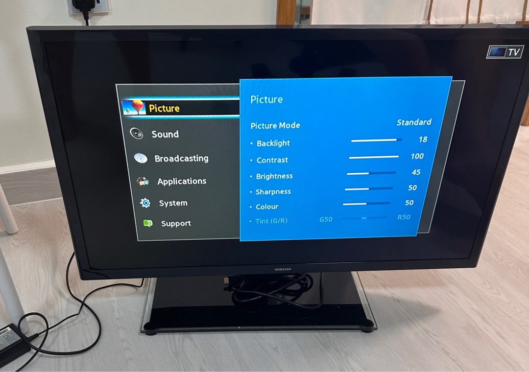 Samsung 32 inch TV (not smart), TV & Home Appliances, TV ...