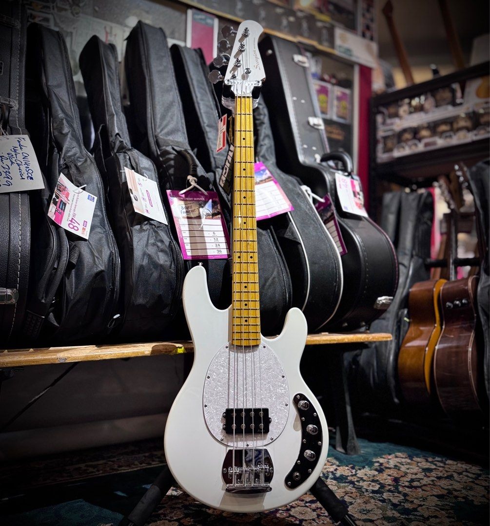Scorpion SP300 Deluxe Series 4-String Electric Bass, White, Hobbies ...
