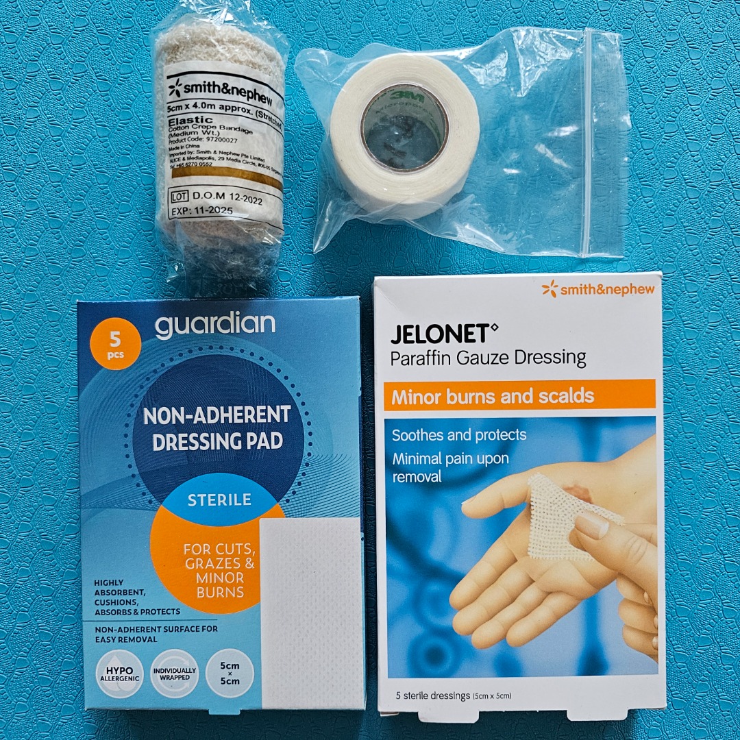 Guardian Non-adherent Dressing Pad / Smith & Nephew Jelonet Paraffin ...