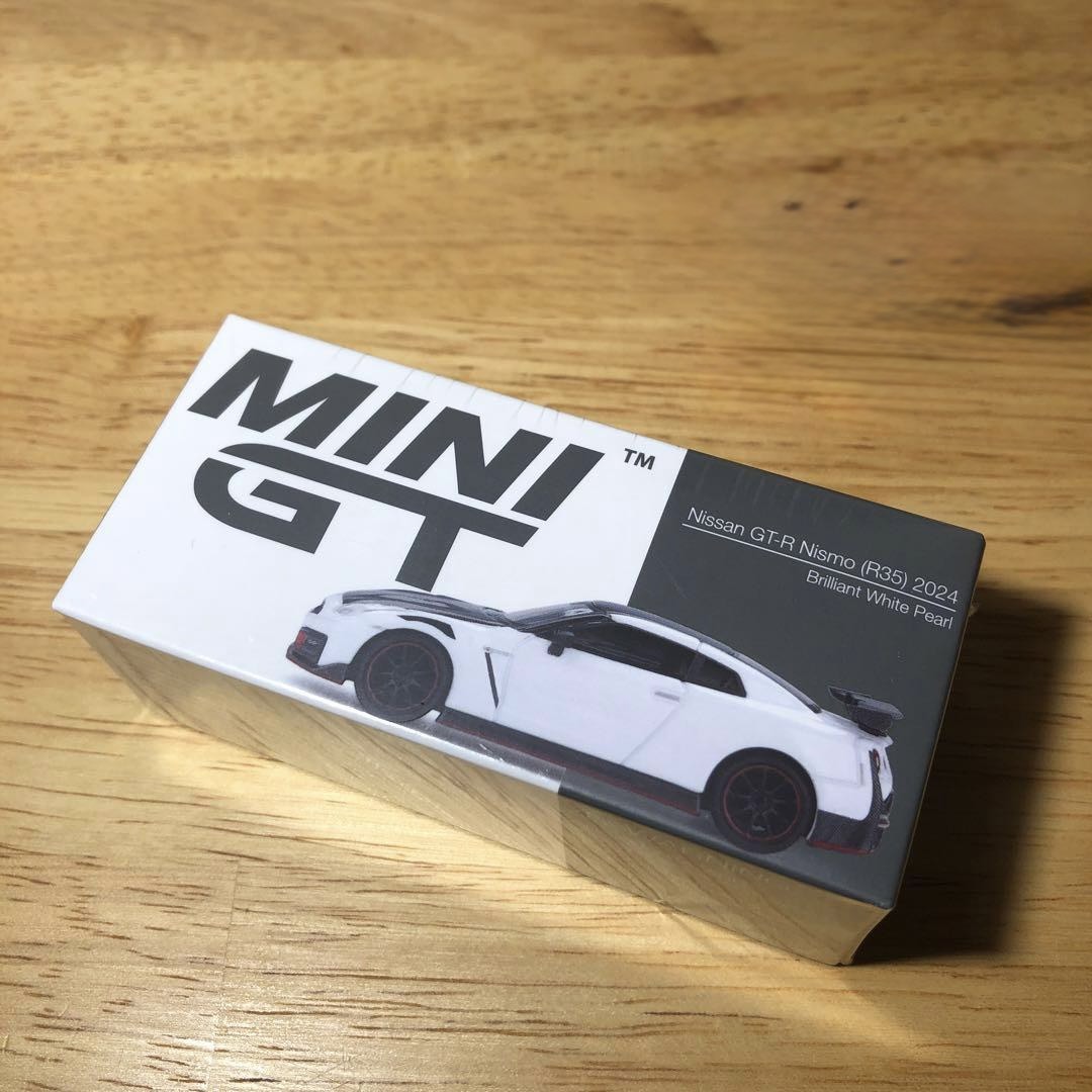 Mini GT #1045 Nissan GT-R Nismo R35 2024 Brilliant White Pearl, Hobbies ...
