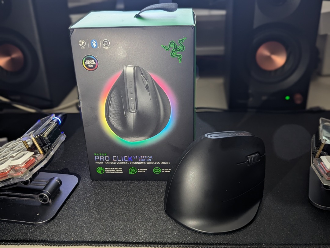 Razer Click Pro V2 Vertical Gaming Mouse, Computers & Tech, Parts ...