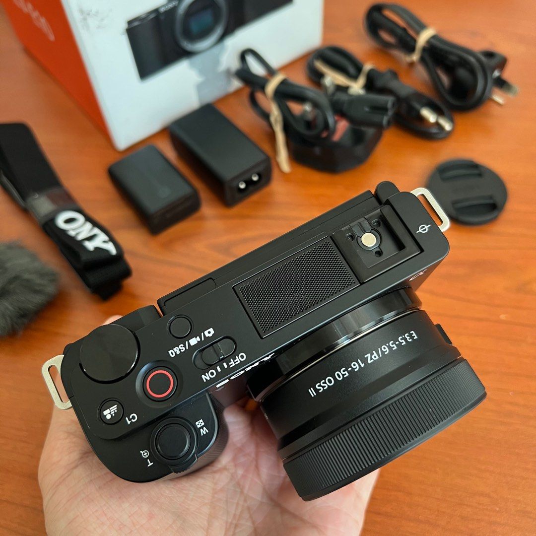 Sony ZV-E10 Camera with 16-50mm OSS ii Lens (99%like new SC 1k only ...