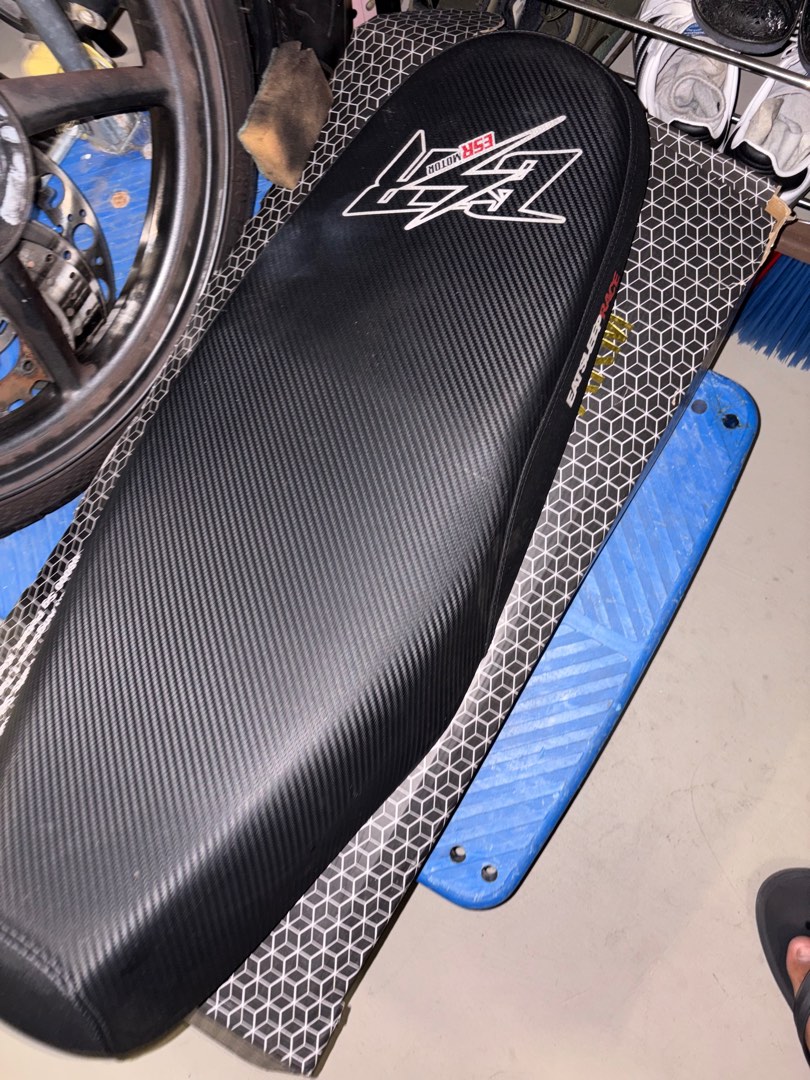 x1r/spark esr seat, Motorcycles, Motorcycle Accessories on Carousell