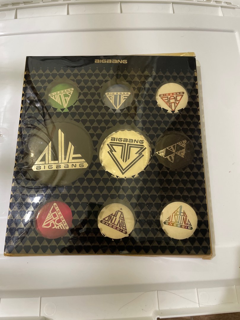 BIGBANG ALIVE Galaxy Tour 2012 badge set, Hobbies & Toys, Memorabilia ...