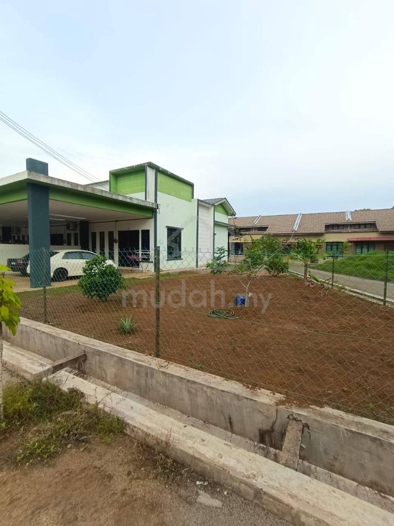 Bukan rumah teres biasa! Ini SINGLE STOREY CORNER LOT, tanah GEDABAK ...