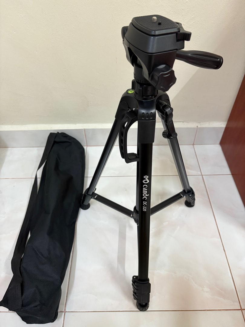 Candc DC-320 Camera Tripod (Like New) + Carry Bag, Photography ...