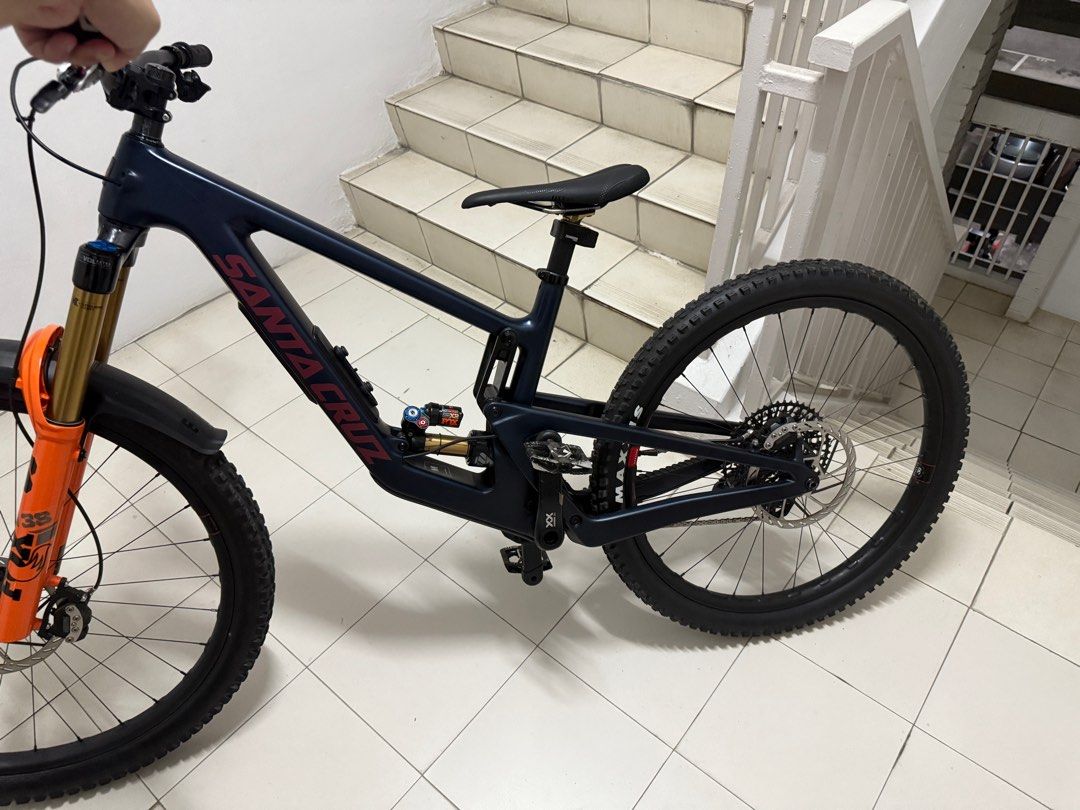 Santa Cruz Nomad V6 Complete Build, Sports Equipment, Bicycles & Parts ...