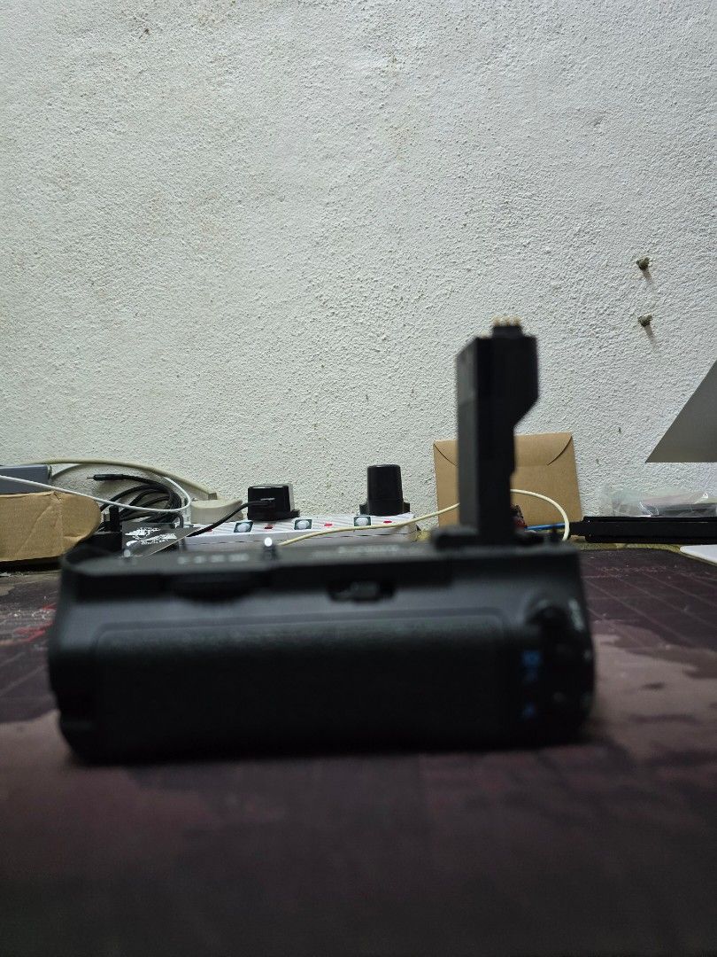 Canon BG-E7 Battery Grip for Canon 7D, Photography, Photography ...