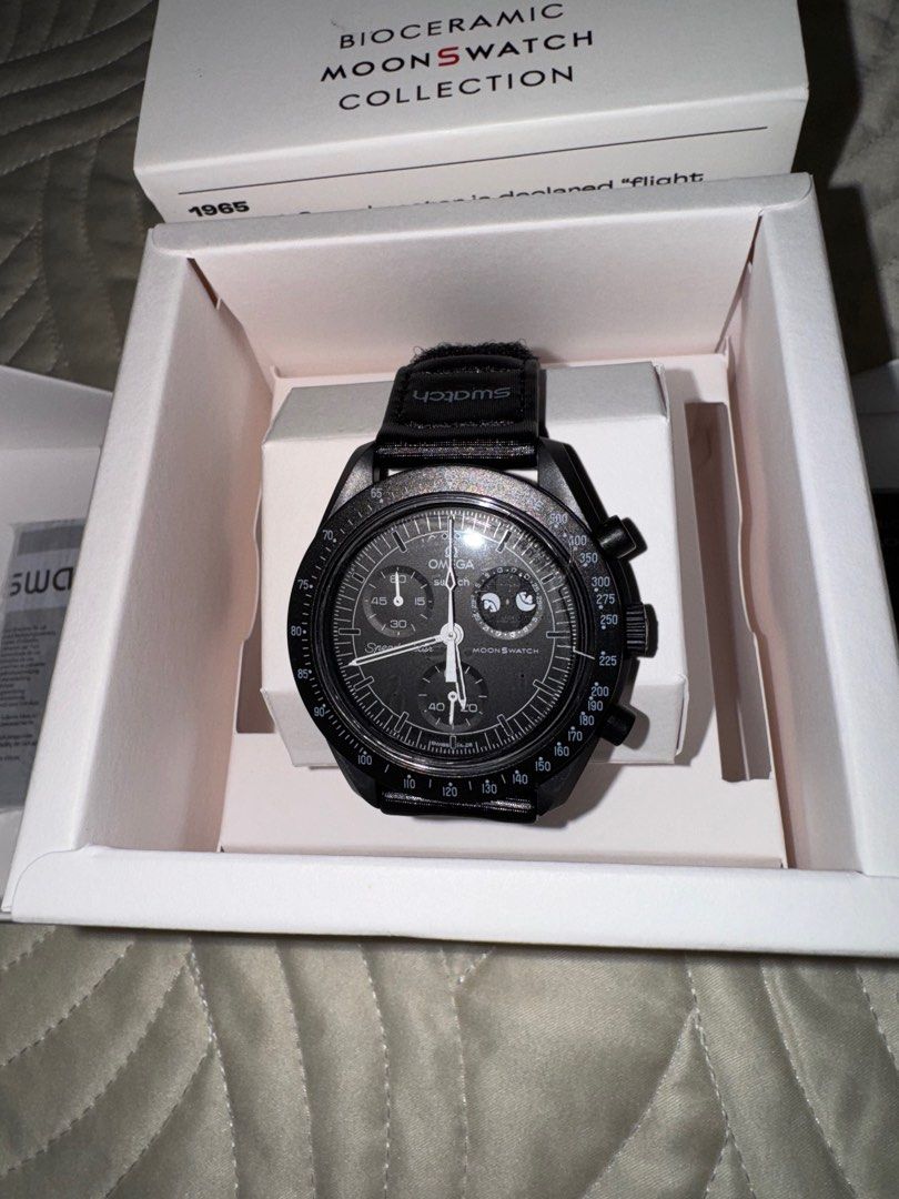 Omega x Swatch Bioceramic Moonswatch - Snoopy Mission to the Moonphase ...