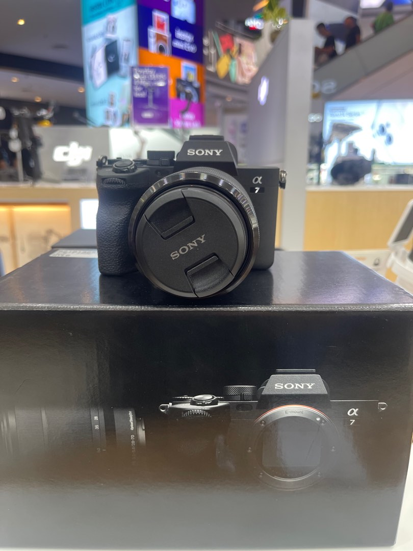 [USED] Sony A7IV + 28-70mm Kit, Photography, Cameras on Carousell