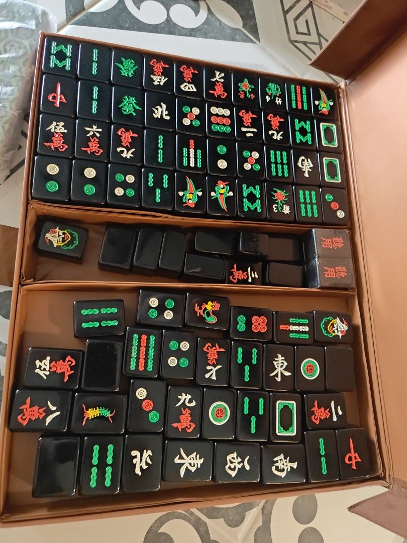 Vintage Mahjong Set with Case, Hobbies & Toys, Toys & Games on Carousell