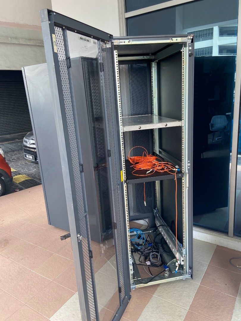 Fujitsu PRIMECENTER 42U Server Rack Cabinet, Furniture & Home Living ...