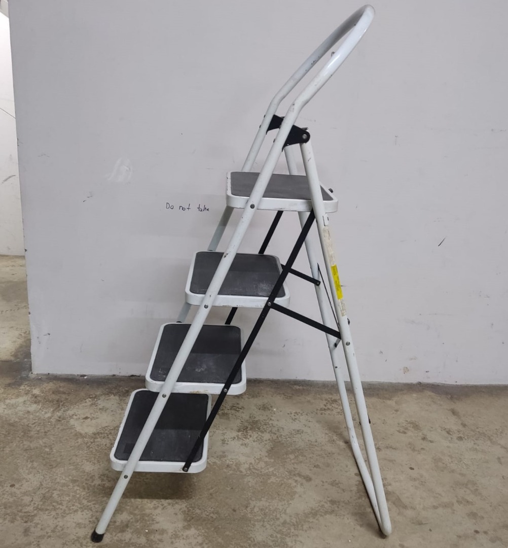 Good Working 4 Steps Ladder, Lightweight, Stable White Steel Ladder ...