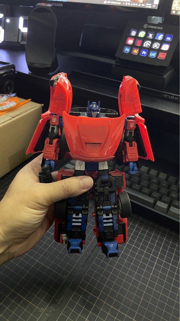 Optimus Prime Transformers Alternators Robot in Disguise., Hobbies ...