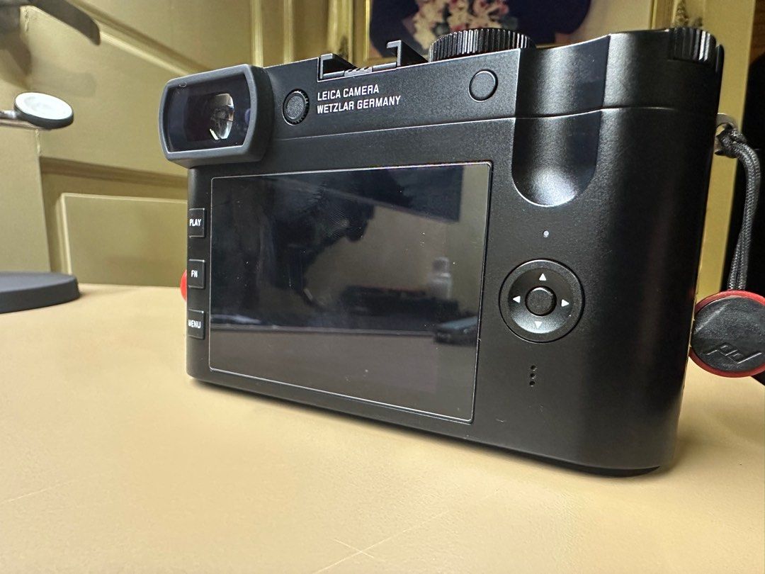 Leica Q2 (Snake Skin), Photography, Cameras on Carousell