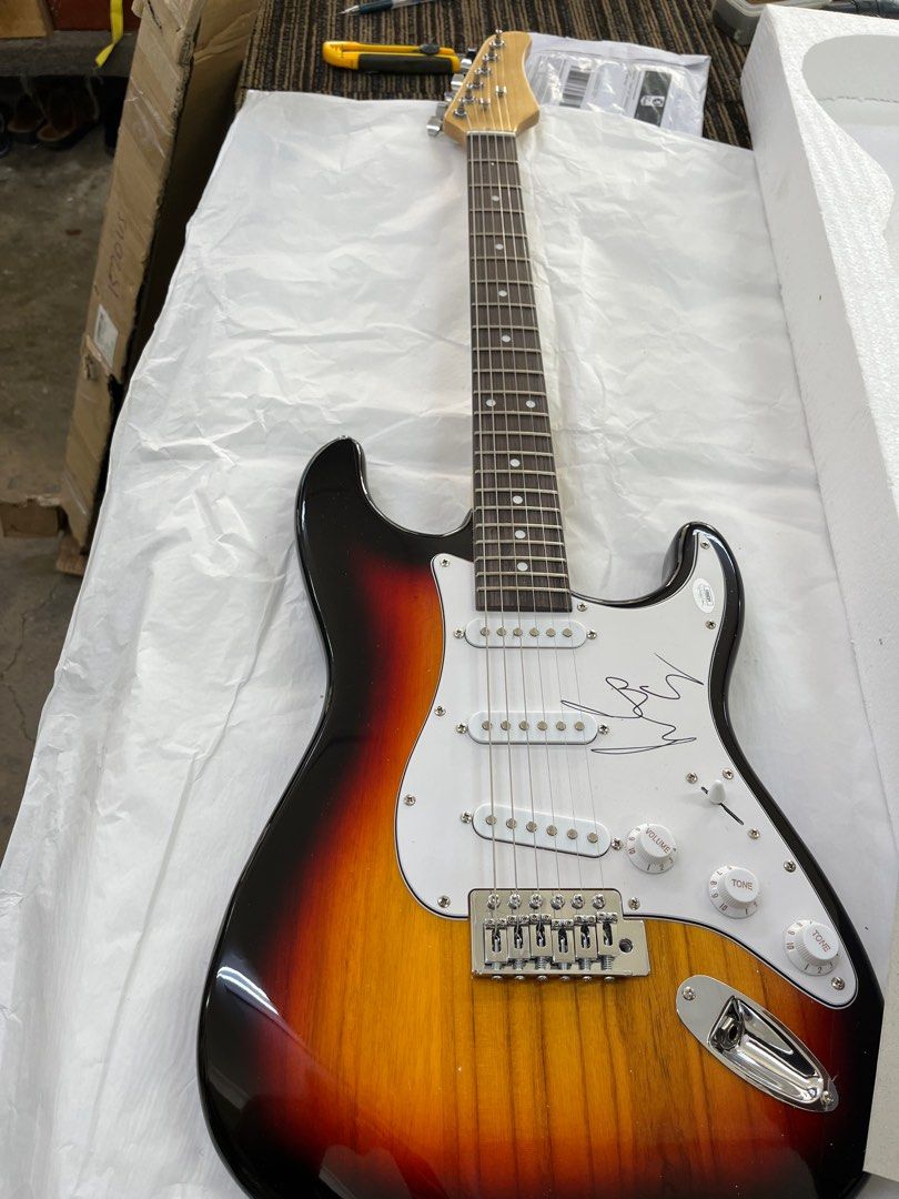 Signed Lewis Capaldi guitar, Hobbies & Toys, Memorabilia & Collectibles ...