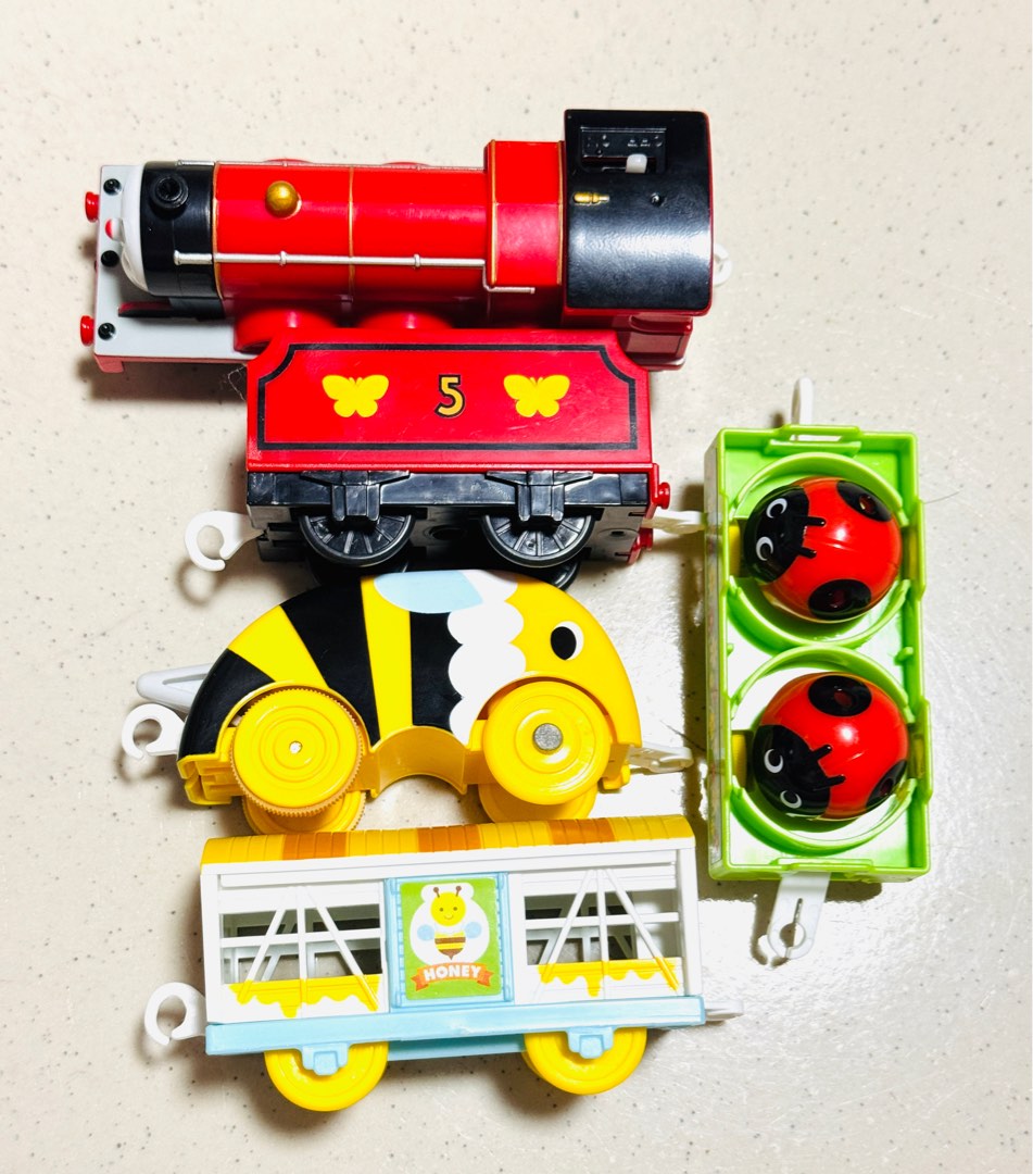 tomy plarail 湯馬士 蝴蝶列車組, 書籍、休閒與玩具, 玩具、公仔、桌遊在旋轉拍賣