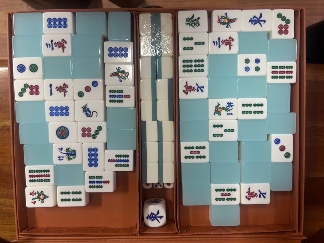 Vintage Mahjong Set with Chips, Hobbies & Toys, Toys & Games on Carousell