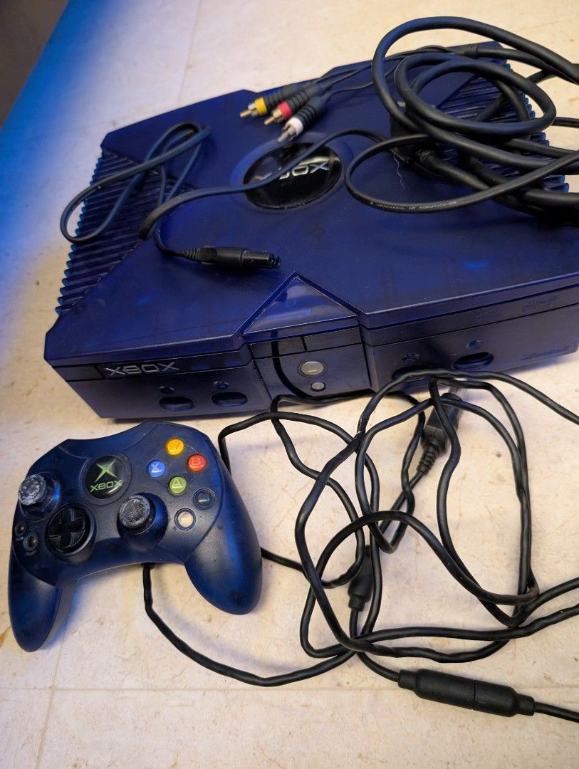 Xbox halo ice blue console turns on but tv not shown and CD drive not ...