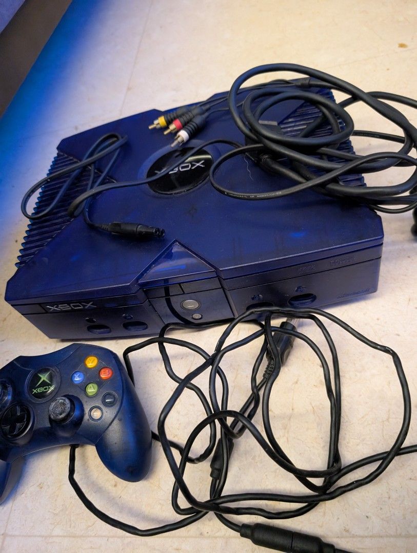 Xbox halo ice blue console turns on but tv not shown and CD drive not ...