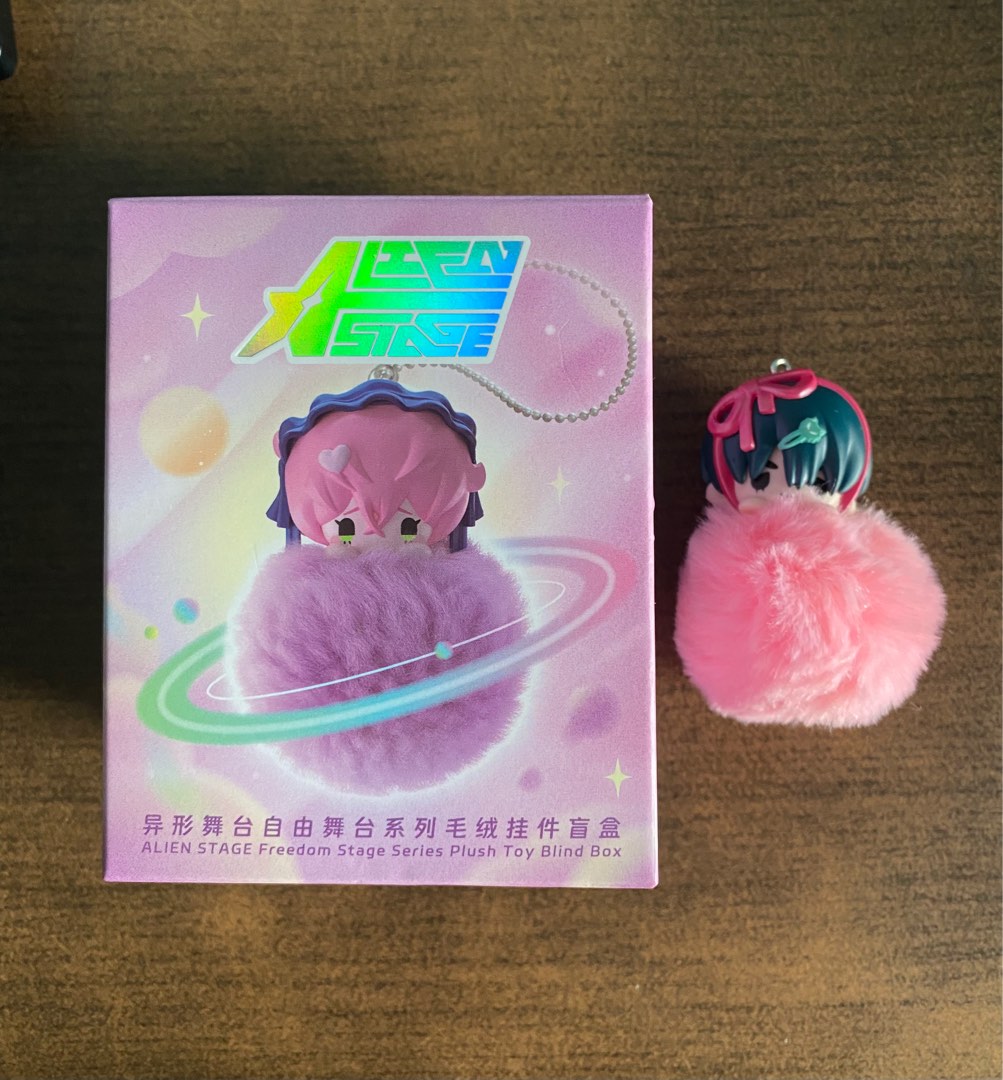 Alien stage puff ball ivan keychain, Hobbies & Toys, Memorabilia ...