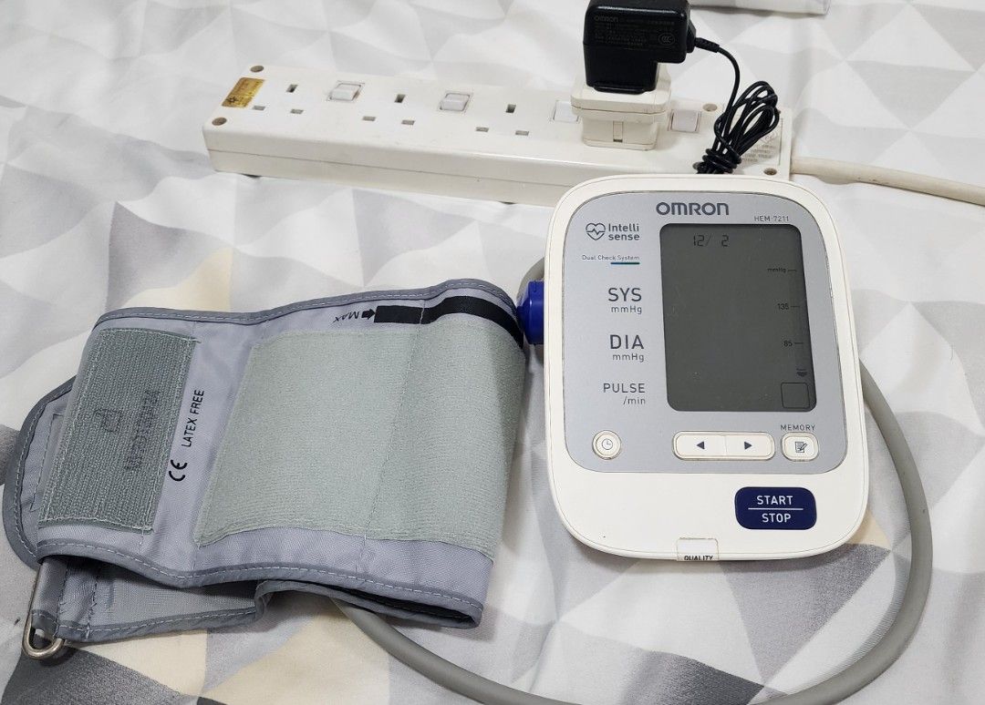 Omron HEM 7211 blood pressure monitor, Health & Nutrition, Health ...
