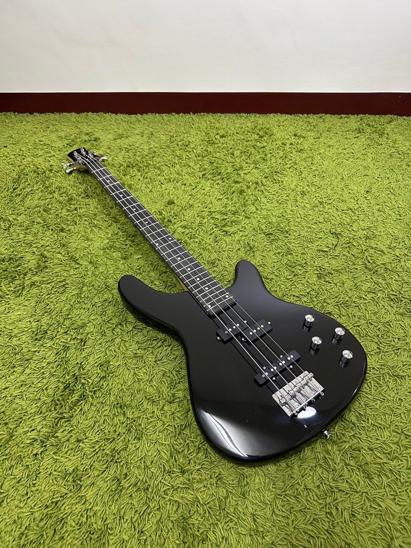🎸 YUGE全新電貝斯 BASS 狀況：全新未使用, 書籍、休閒與玩具, 樂器、音樂相關, 樂器在旋轉拍賣