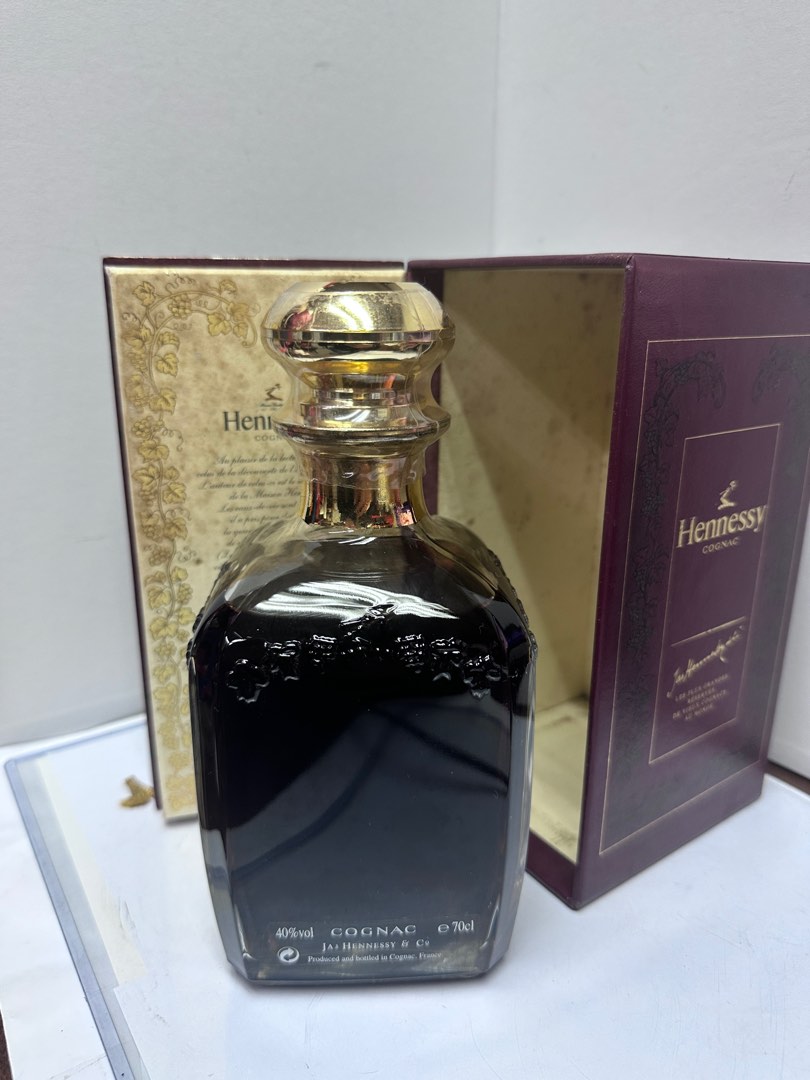 Hennessy Cogac 聖書 700ml C35-12, 嘢食 & 嘢飲, 酒精飲料 - Carousell