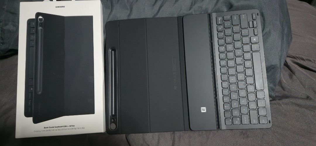 OFFICIAL Samsung Galaxy Tab Book Cover Keyboard Slim/case for Galaxy ...