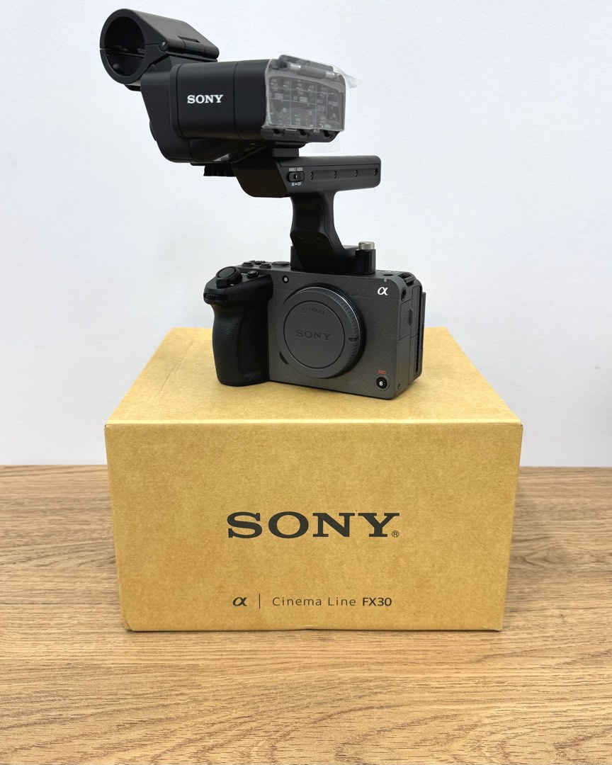SONY FX30 DIGITAL CINEMATIC BODY WITH XLR HANDLE GRIP (99.9% NEW ...