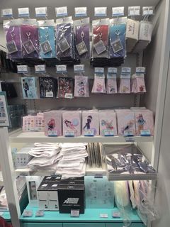 Hyuna alien stage merch, Hobbies & Toys, Memorabilia & Collectibles ...