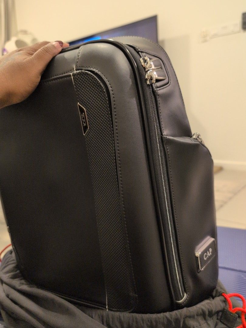 Tumi Arrive Larson, Men's Fashion, Bags, Backpacks on Carousell