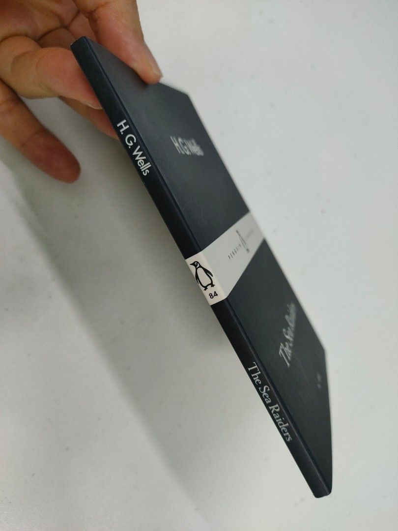 [Clearance Sale] The Sea Raiders by H.G. Wells (Penguin Black > Horror ...