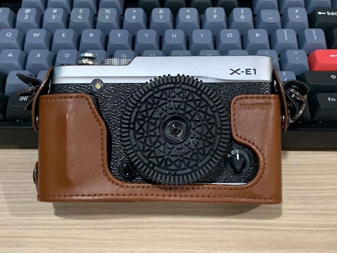 Fujifilm X-E1 Camera with Leather Case, Photography, Cameras on Carousell