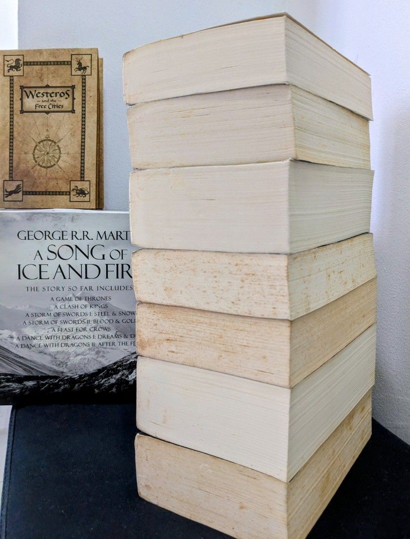 A Song of Ice and Fire Book Set (GOT) by George R.R. Martin, Hobbies ...