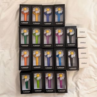 G-Dragon Official Lightstick & Cradle, Hobbies & Toys, Memorabilia ...