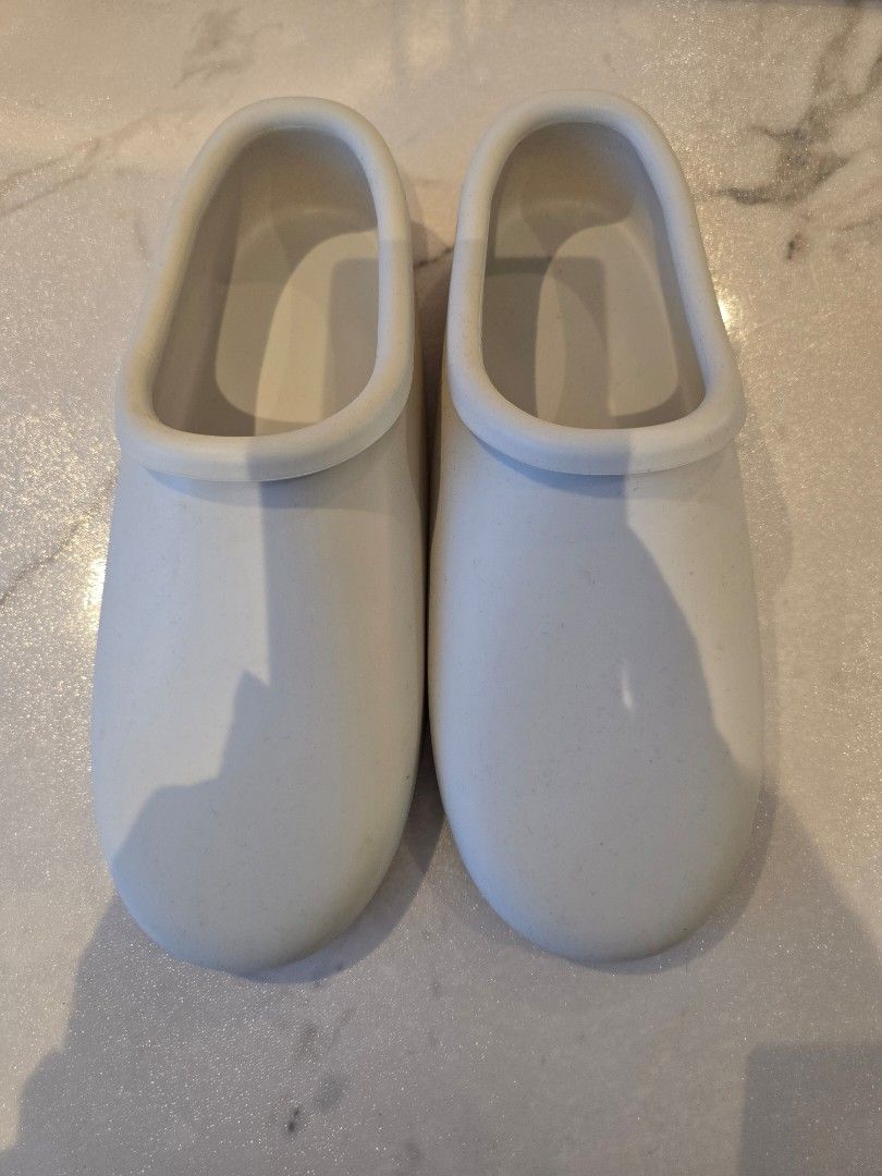 Muji Silicone Bath Slippers, 女裝, 鞋, 拖鞋 - Carousell