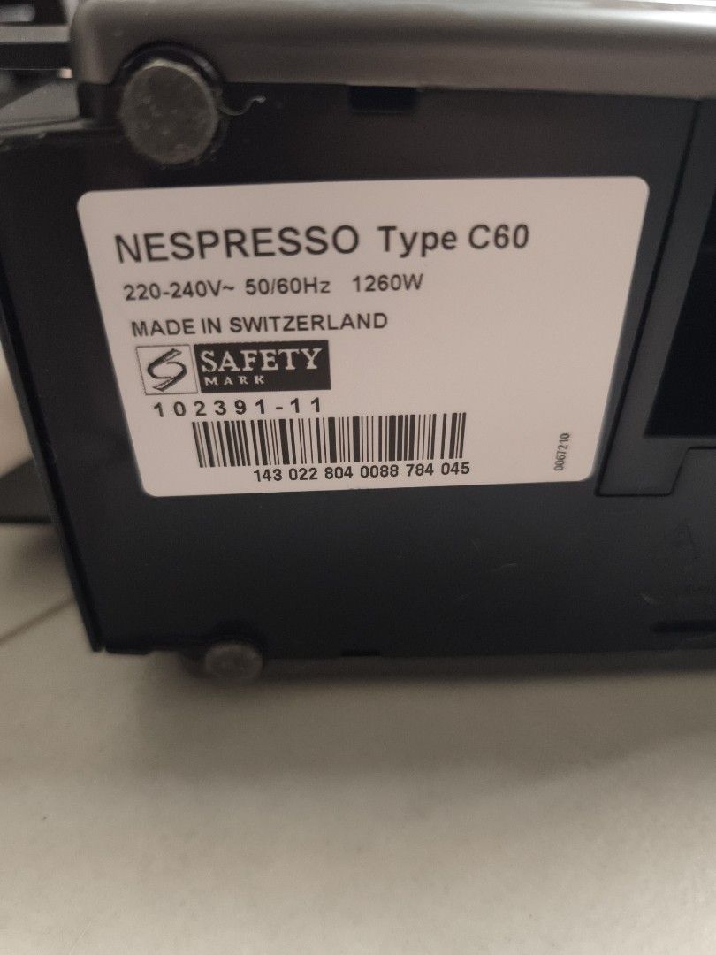 Nespresso Type C60 Coffee Machine, 家庭電器, 廚房電器, 咖啡機及咖啡壺 - Carousell