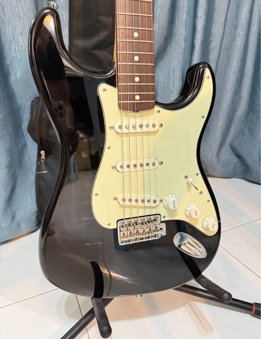The “Tuxedo Strat” Fender Japan Traditional ii 60s Stratocaster ...