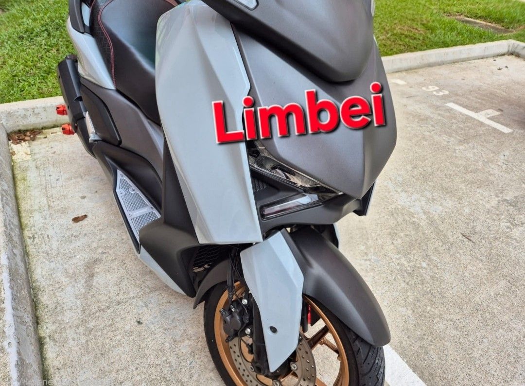 Xmax V2 2025 new color Glossy Grey Original coverset, Motorcycles ...