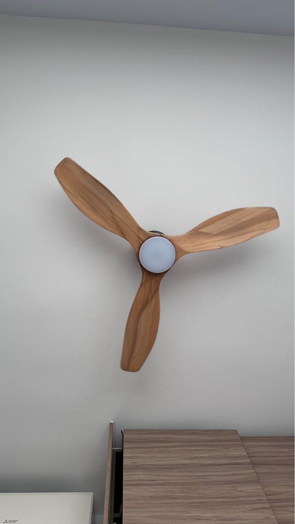 6-speed ceiling fan with tri-colour LED light + dimming function, and ...