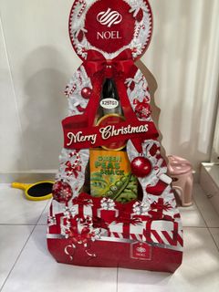 Wolf Blass Eaglehawk Champagne with Christmas Wine Cover, Food & Drinks ...
