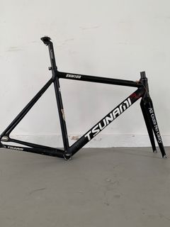 Tsunami SNM100 Fixed Gear Bike, Sports Equipment, Bicycles & Parts ...