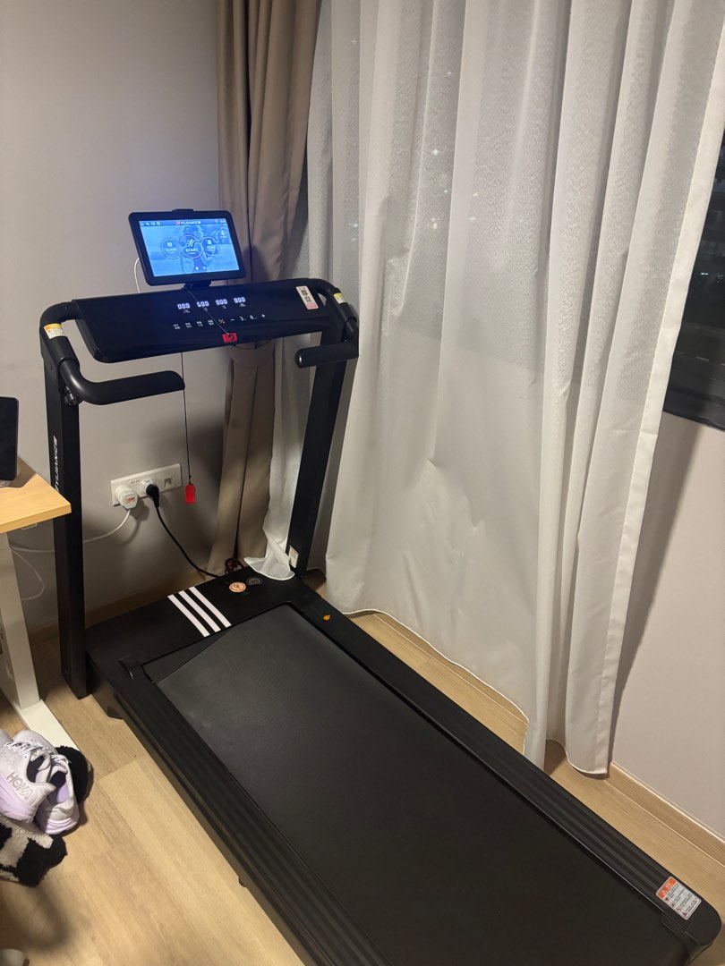 Yijian Treadmill with Tablet, Sports Equipment, Exercise & Fitness ...