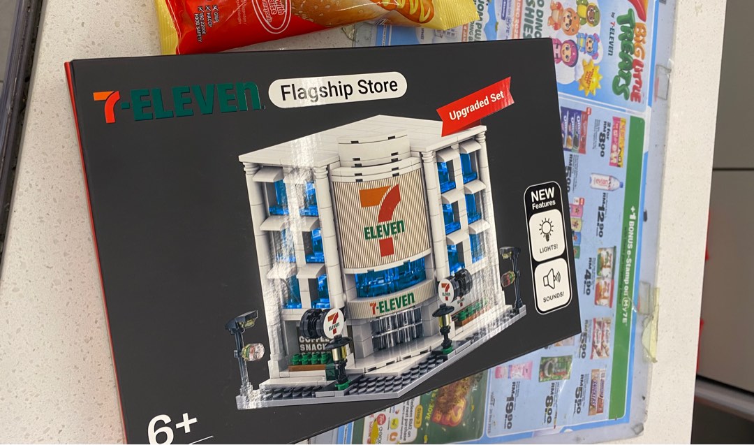 7 Eleven 7E Building Blocks Flagship Store Upgraded Set, Hobbies & Toys ...